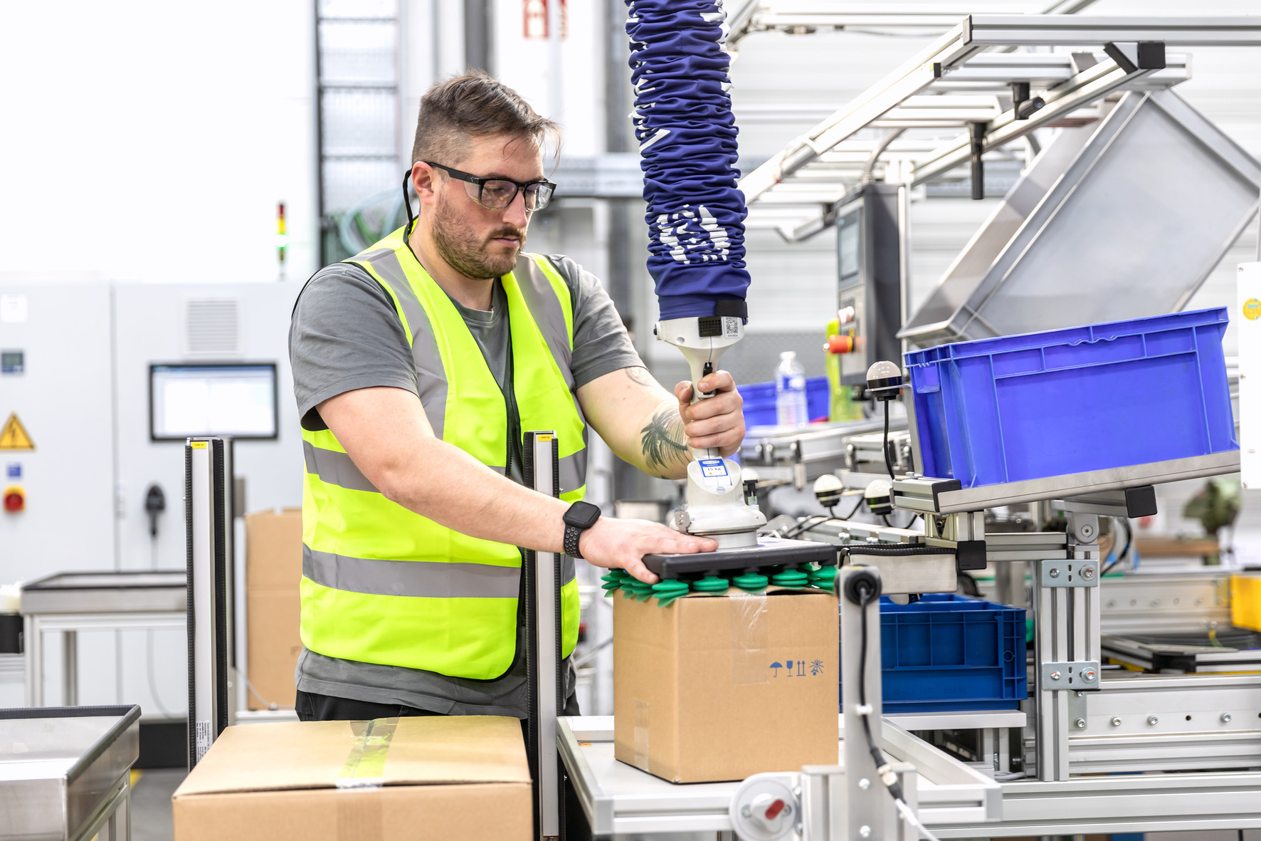 Ergonomic Material Handling Solutions Cut Workplace Repetitive Lifting ...